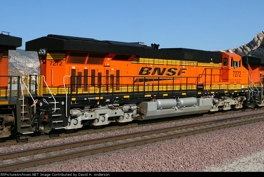 BNSF 7272